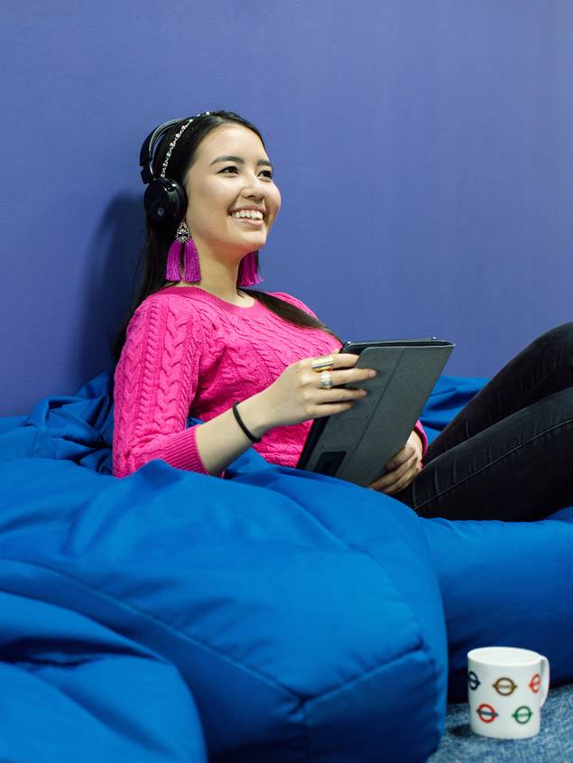 5 podcasts to help you improve your English | Kaplan Pathways Blog